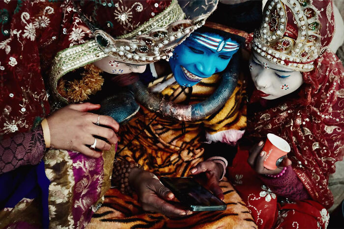 47 Street Photos Showcasing The Unexpected Beauty Of Real Life By Gil ...