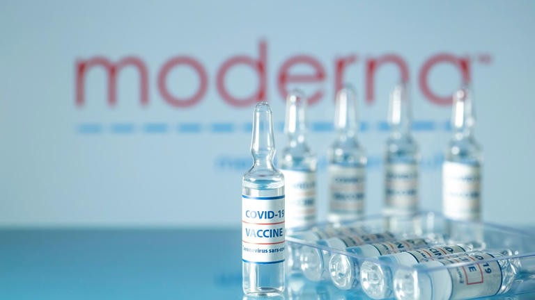 Moderna’s updated Covid-19 vaccine gets Canadian approval