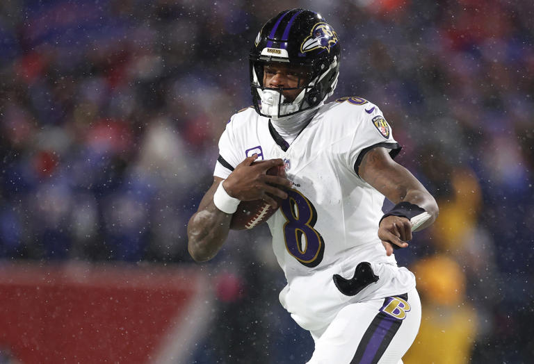 2025 Best NFL Quarterbacks: Patrick Mahomes, Lamar Jackson Lead Top 10 ...