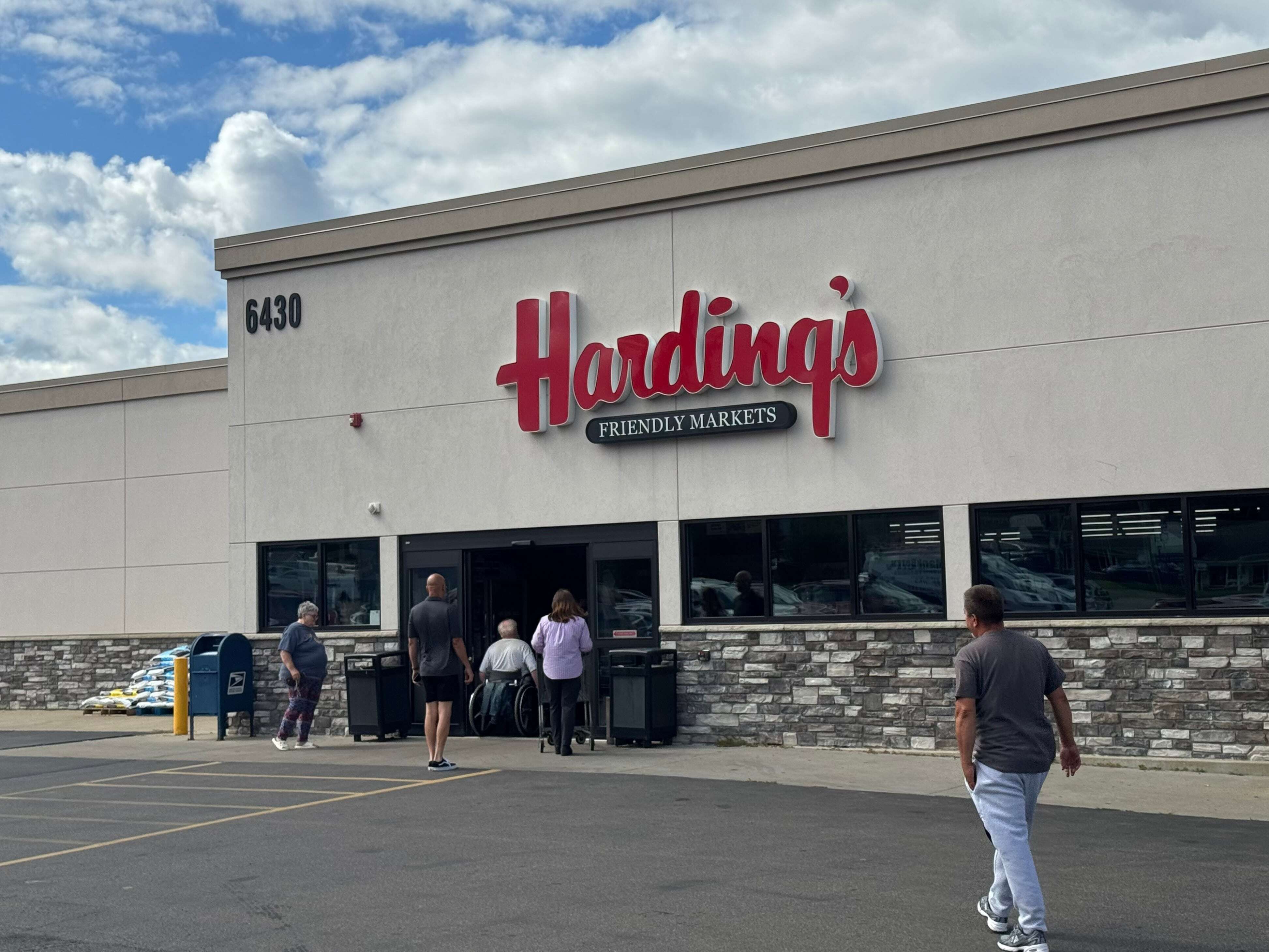 Harding’s acquires 4 Village Market grocery stores in Southwest Michigan