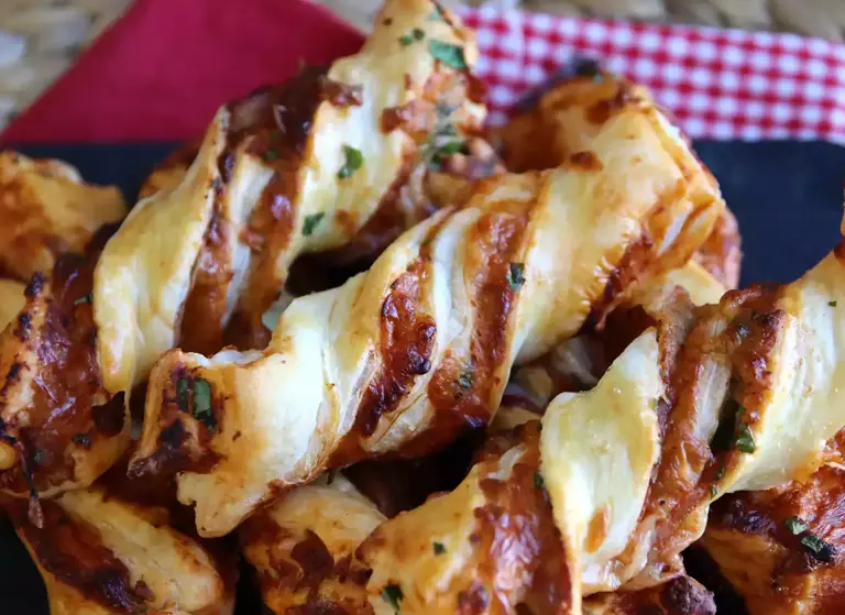 Maxi bladerdeegwafels (tomaat, ham, mozzarella, peterselie)