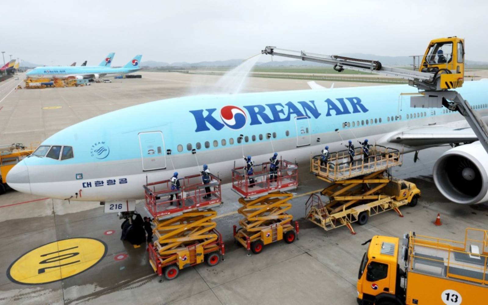 Korean Air announces 103 Boeing jet order amid Trump-Lee summit