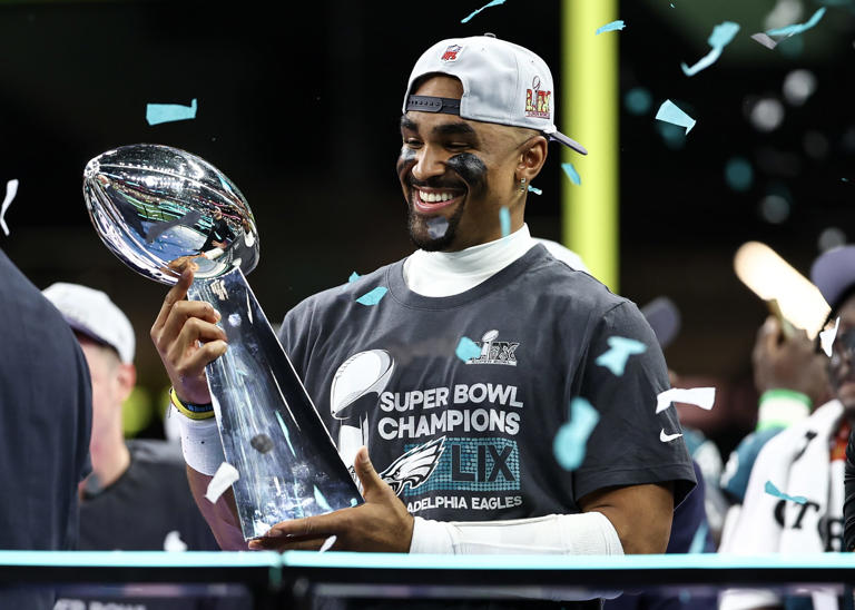 2025 Best NFL Quarterbacks: Patrick Mahomes, Lamar Jackson Lead Top 10 ...