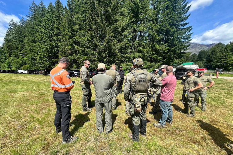 Travis Decker manhunt breakthrough as FBI close huge section of ...