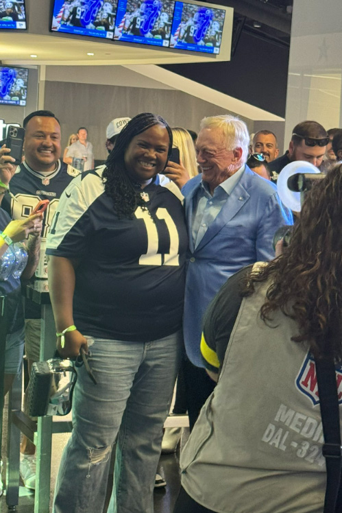 Jerry Jones jokes with Micah Parsons’ mother about Cowboys’ ongoing ...