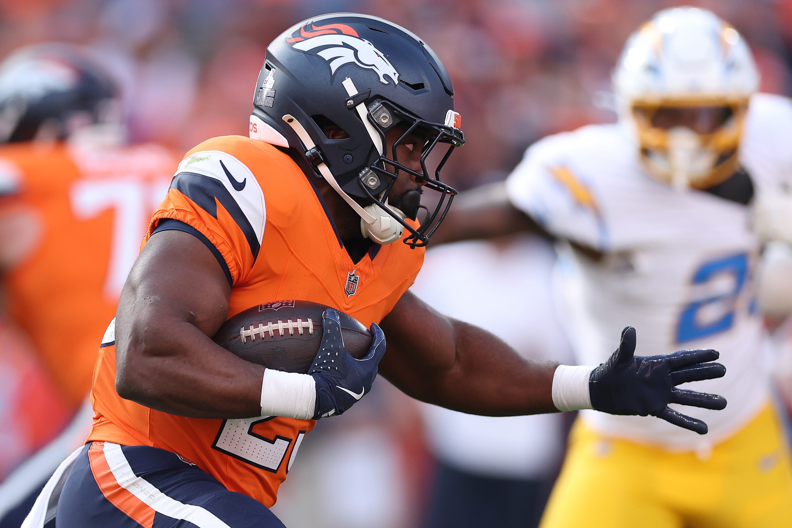 Broncos cut former 5th-round draft pick, move forward with other RBs