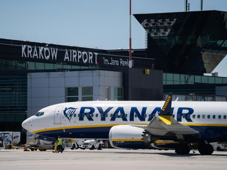 Byli przed czasem, samolot odleciał bez nich. Zamieszanie na lotnisku w Krakowie