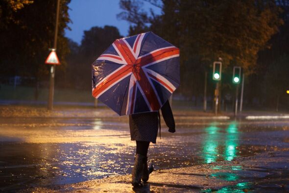 UK weather maps show huge storm 529-mile covering Britain this weekend