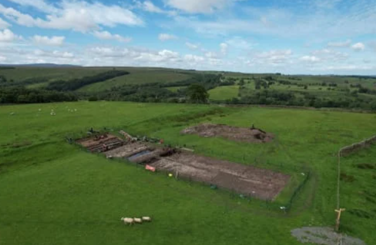 Roman foot soldiers or foot giants? 2,000-year-old giant Roman shoe ...