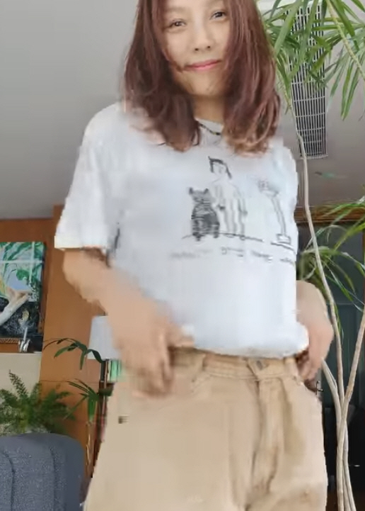 Thin Lee Hyori? Good influence over health concerns...Donation T-shirts ...