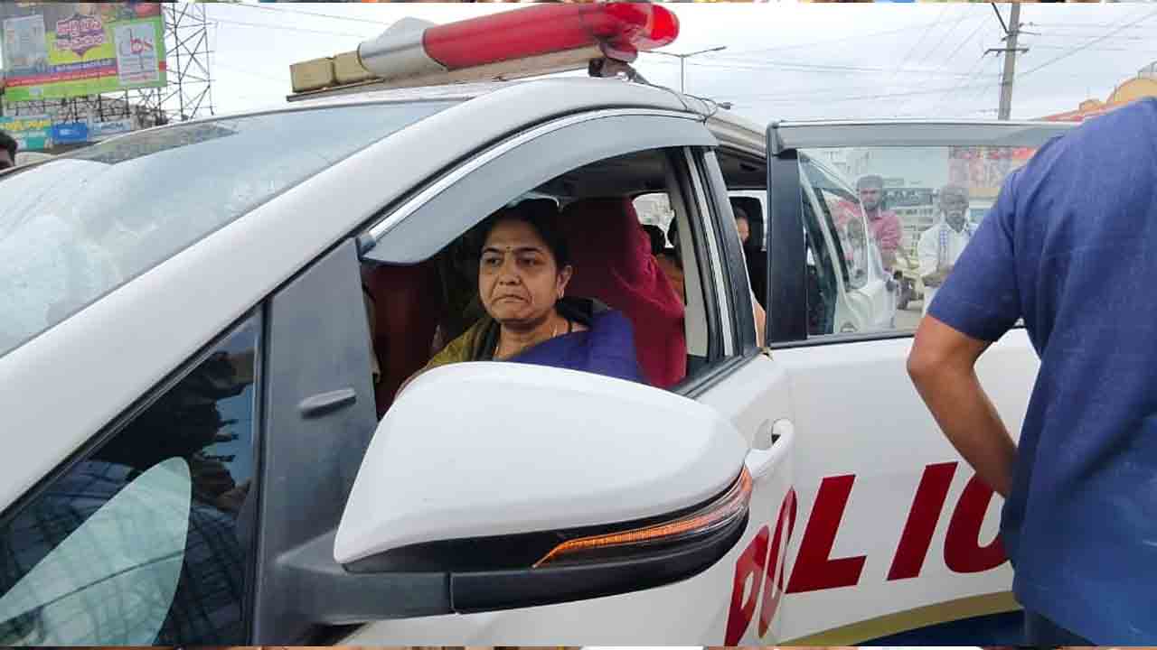 MLA Sunitha Lakshma Reddy | యూరియా అడిగితే అరెస్టు చేస్తారా..? రైతులకు ...