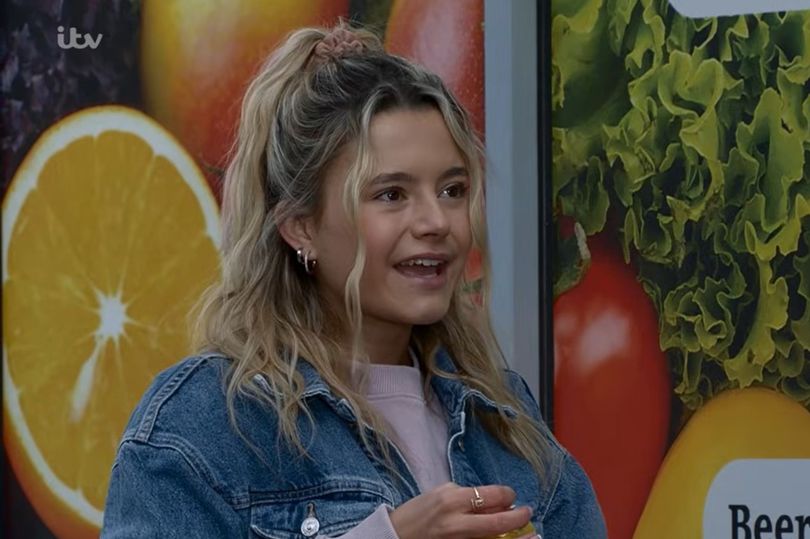 coronation-street-fans-double-take-as-they-spot-betsy-swain-lookalike