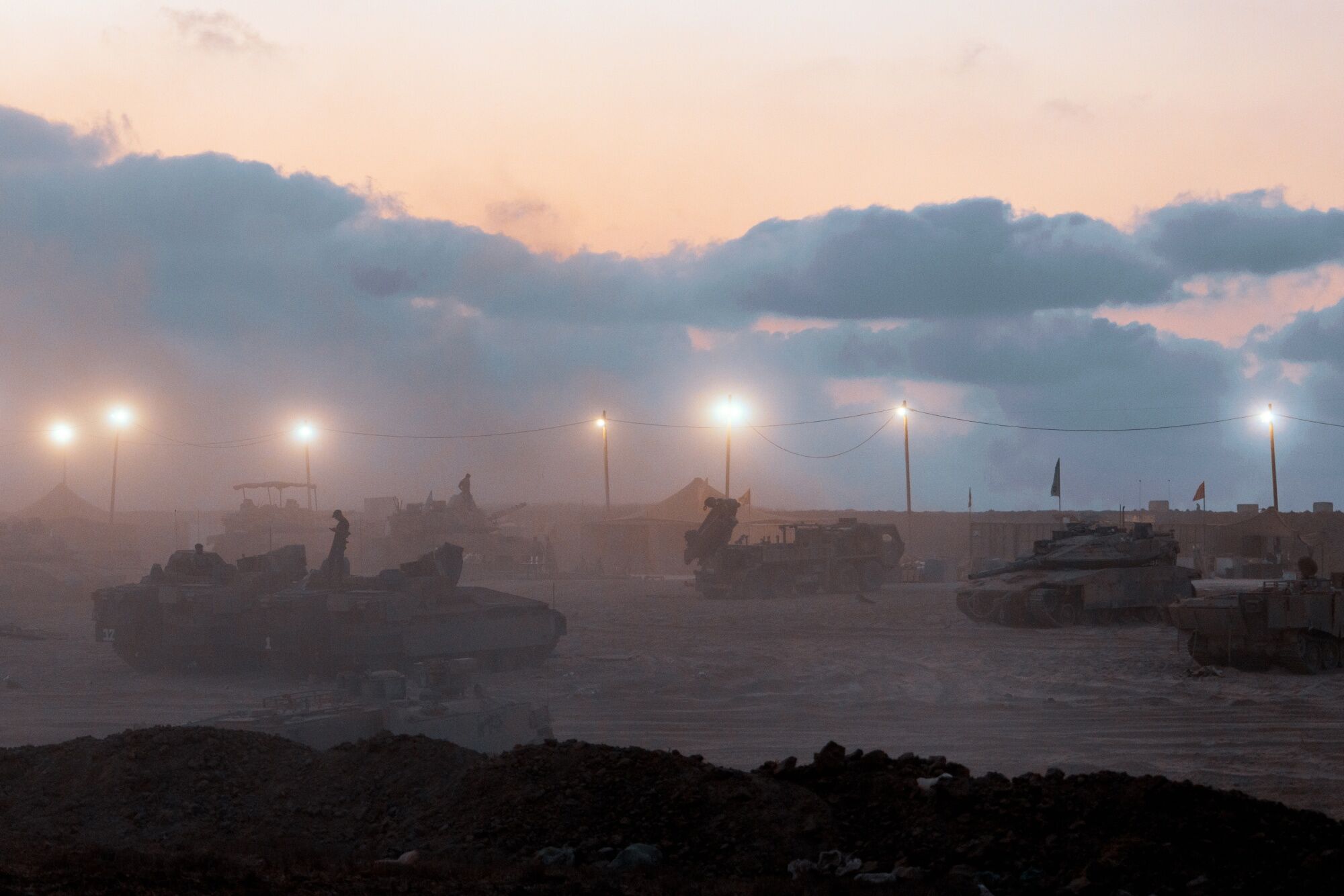 Israel Seeks Truce on Its Terms as Army Edges Into Gaza City
