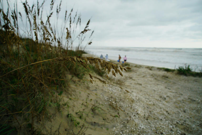Hurricane Erin leaves rough seas with 2 swimmers dead and a search ...