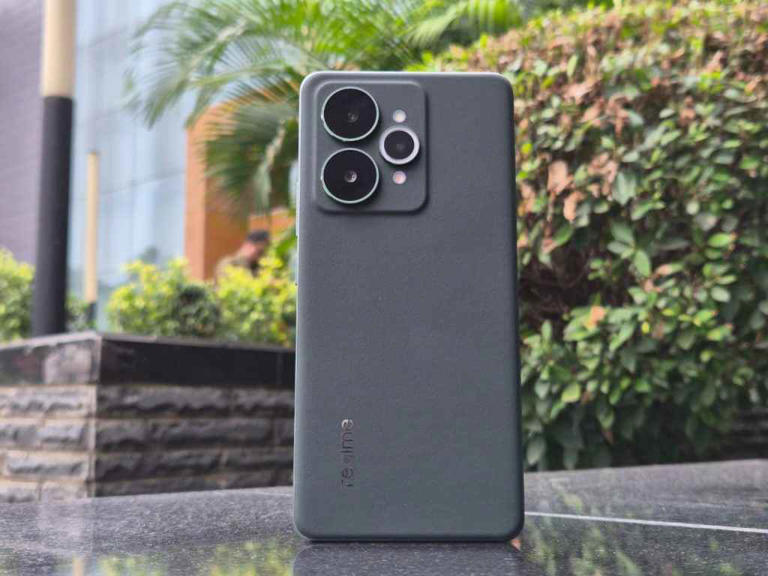 Realme 15 review: Big battery, bold claims, but is it worth Rs 25,999?