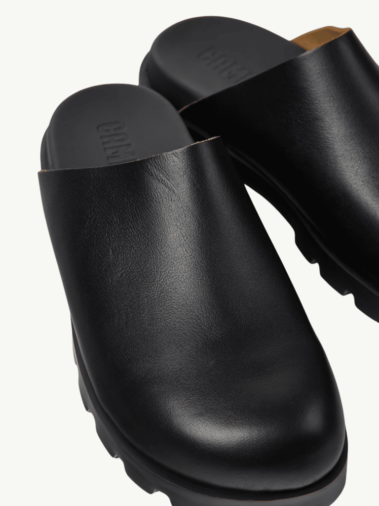 Malia Obama Cosigns Flared Yoga Pants as the Chicest Workout Gear — See ...