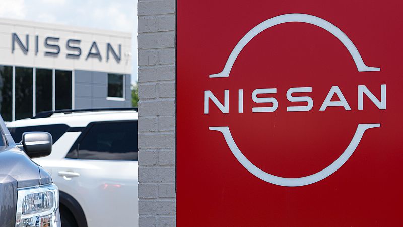 Nissan shares plummet more than 6% as Mercedes-Benz sells its stake