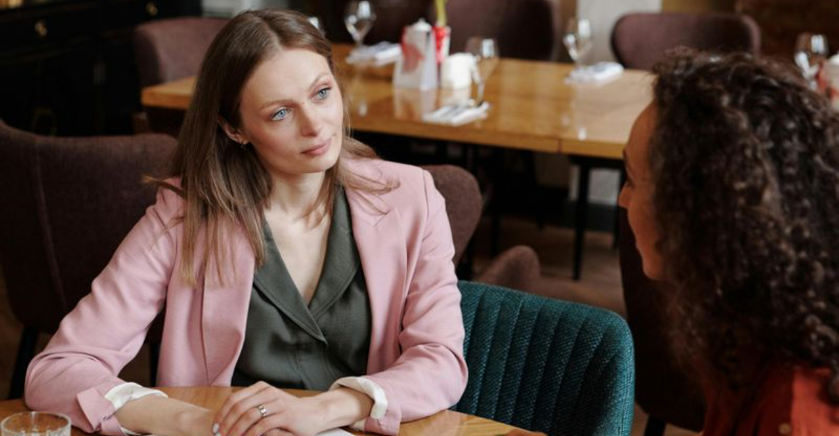 9 Behaviors That Instantly Reveal Someone Is Secretly Two-Faced