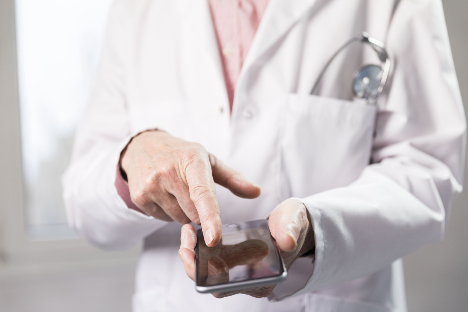 How your smartphone may cause serious health problems