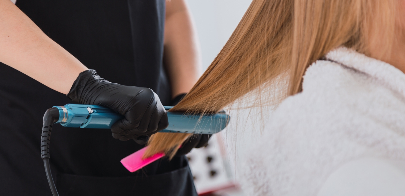 Lissage de cheveux : empoisonnement, insuffisance rénale... Une jeune ...