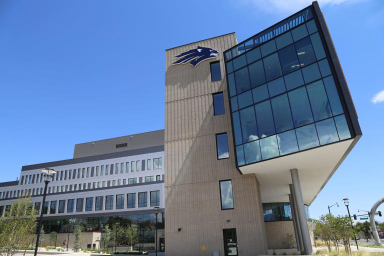 UNR's new $155M 'state of the art' business building opens for 1st day ...