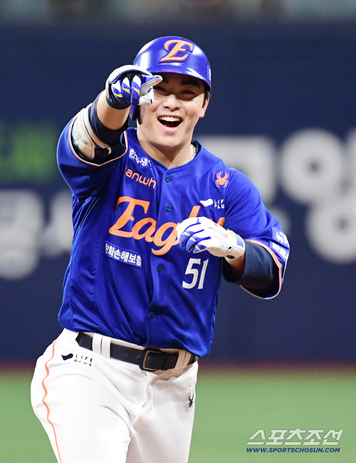 Moon Hyunbin's come-from-behind solo shot to turn the game around in the 9th inning