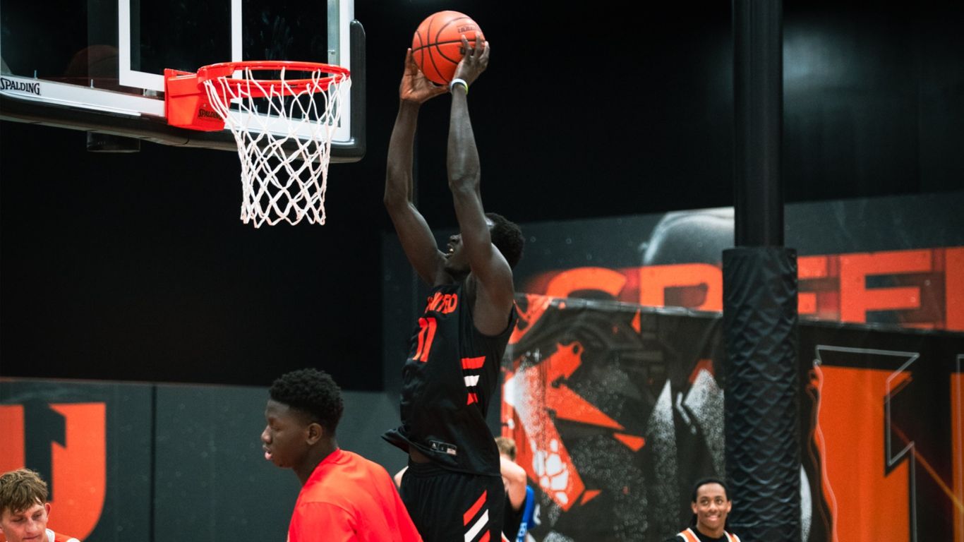 Elite basketball prep school opens this new Des Moines campus