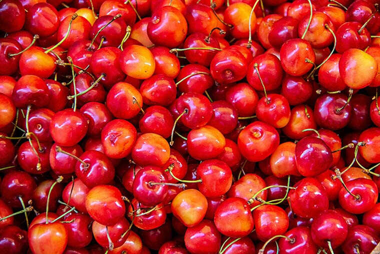 Bye-Bye Gout: 10 Everyday Foods That Lower Uric Acid!