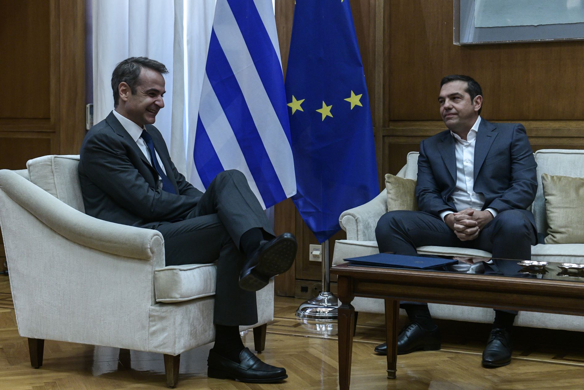 Δημοσκόπηση Interview: Πρώτη με πτώση η ΝΔ στο 25,9%, τι λένε οι ...