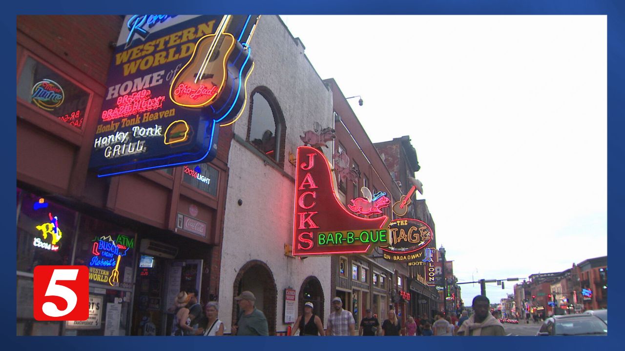 Jack’s Bar-B-Que neon Broadway sign to be taken down Tuesday
