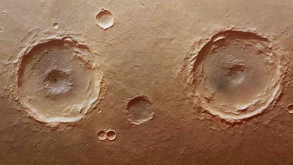 Mars' Hidden Structures: Unveiling the Secrets Beneath an Ancient Ocean