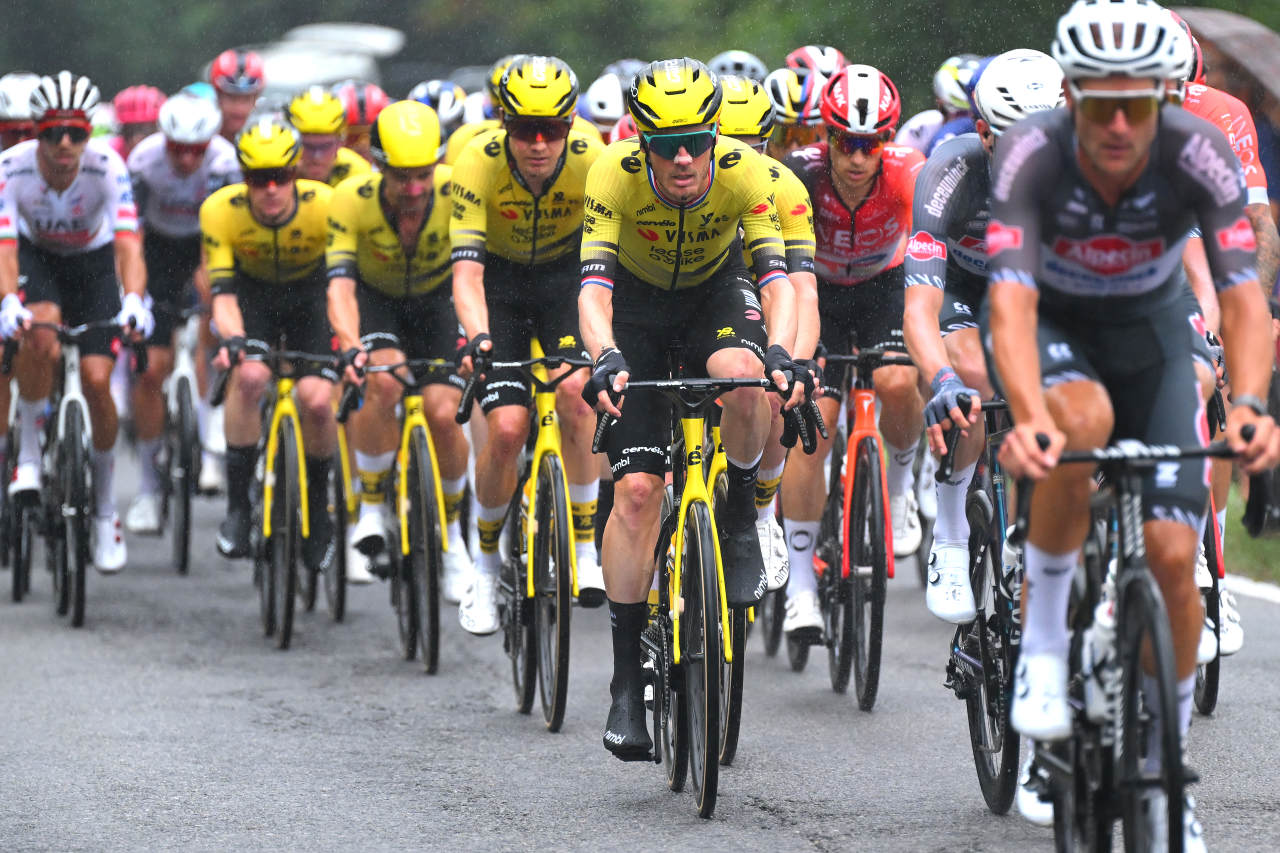 They Were Winning One of the Biggest Races in Cycling. Then Their Bikes ...