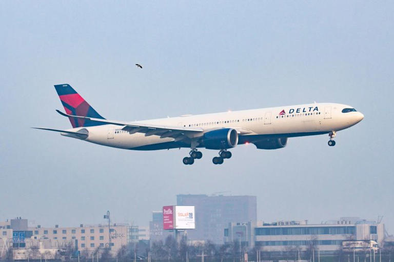 Delta flight forced to land in Edinburgh as pilot declares 'mid-air ...