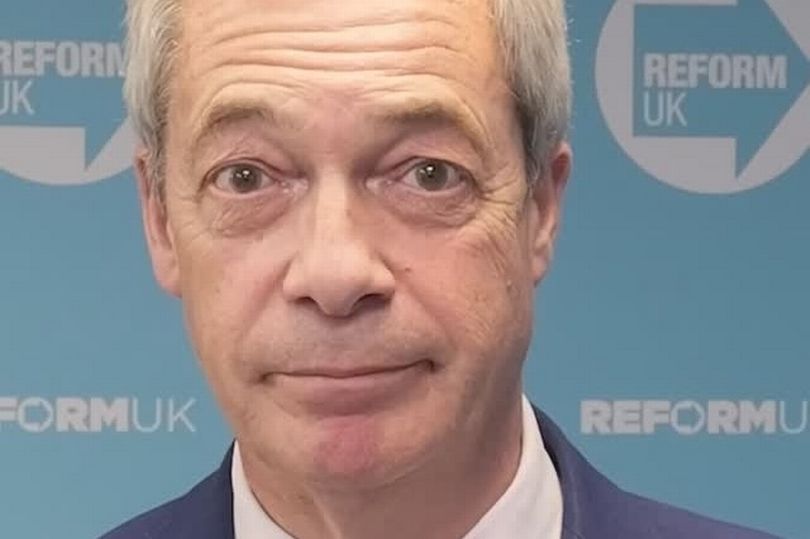 Ministers prepare to deport migrants as Reform unveils small boats plan