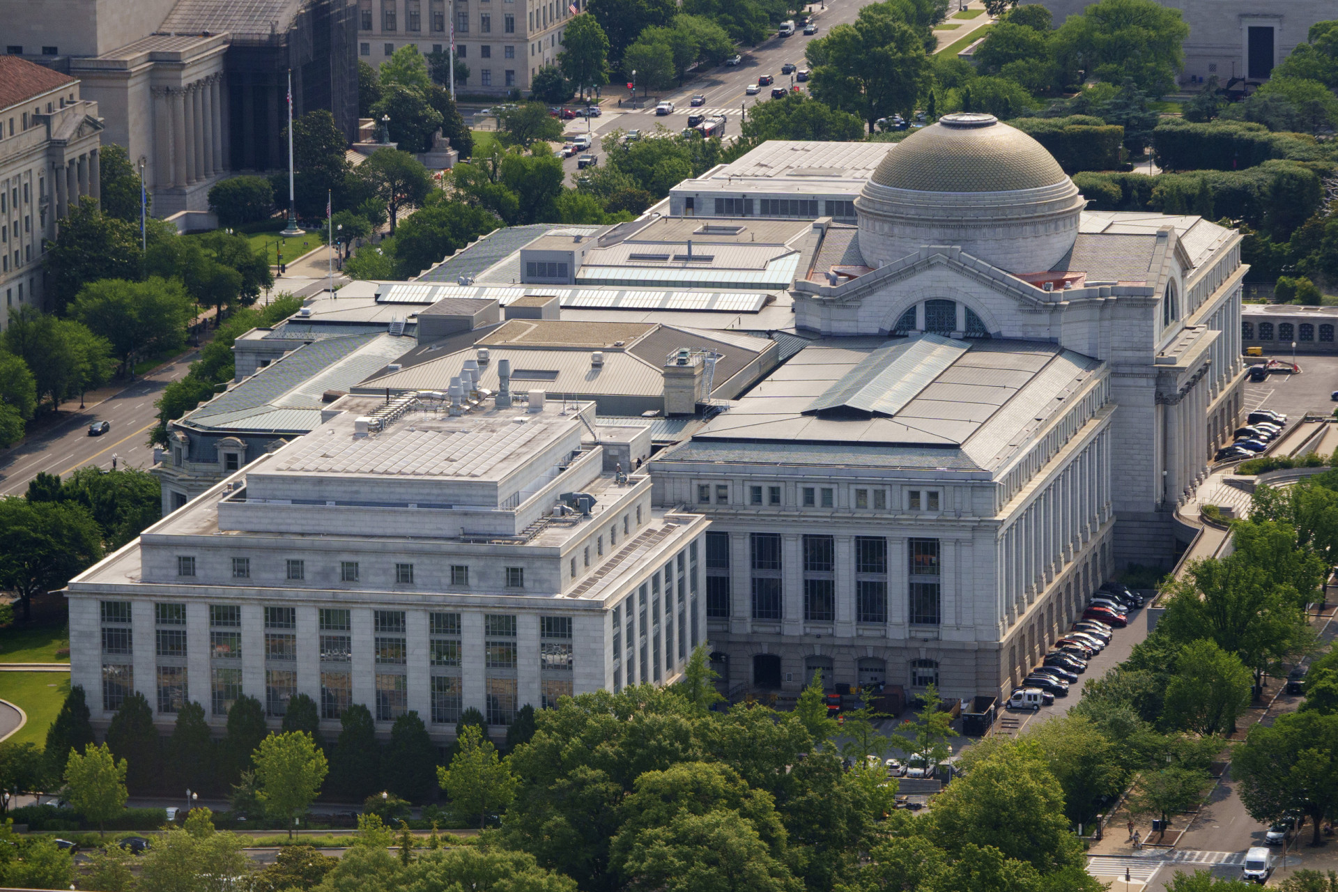 A brief history of the Smithsonian Institution