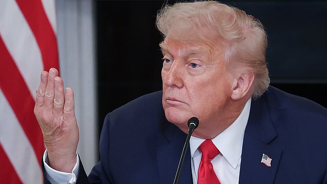 Trump kicks own staffer out of Oval Office