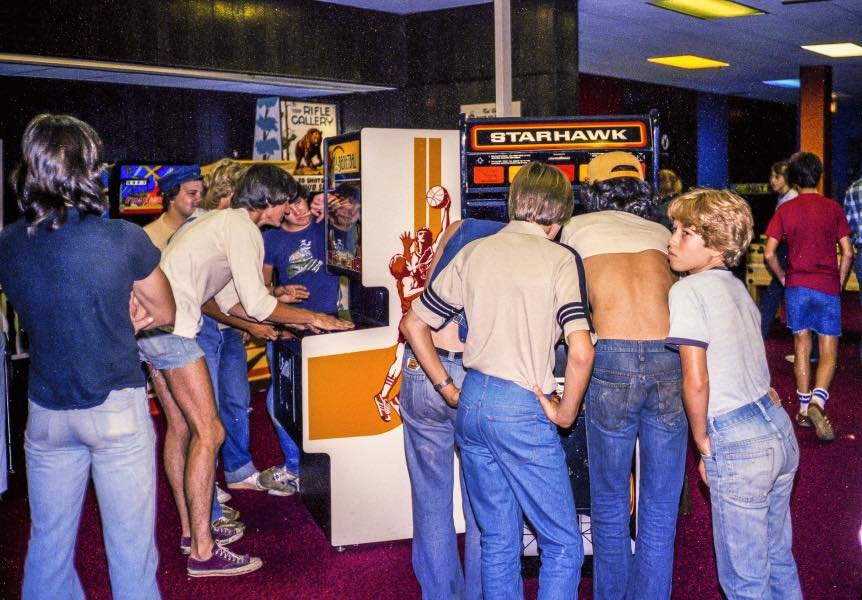 20 Photos That Capture the Fun of Old-School Arcades
