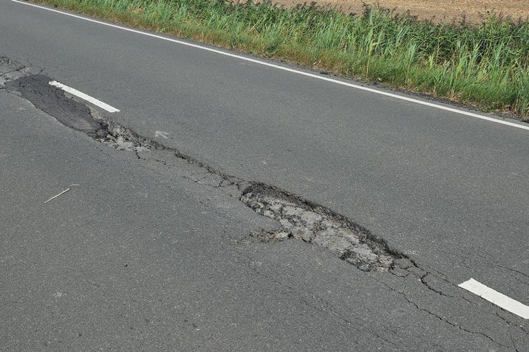 Lincolnshire road closed because of subsidence and cracking caused by ...