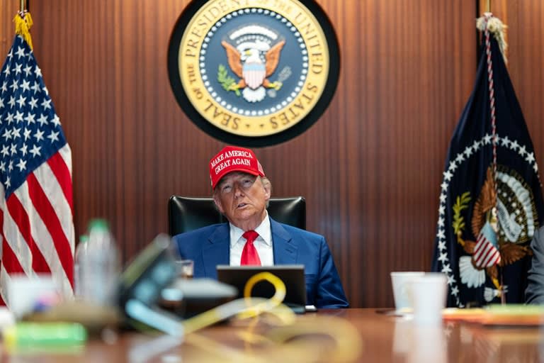 'Deteriorating' Donald Trump Is Dragging His Right Foot And Can't Walk ...