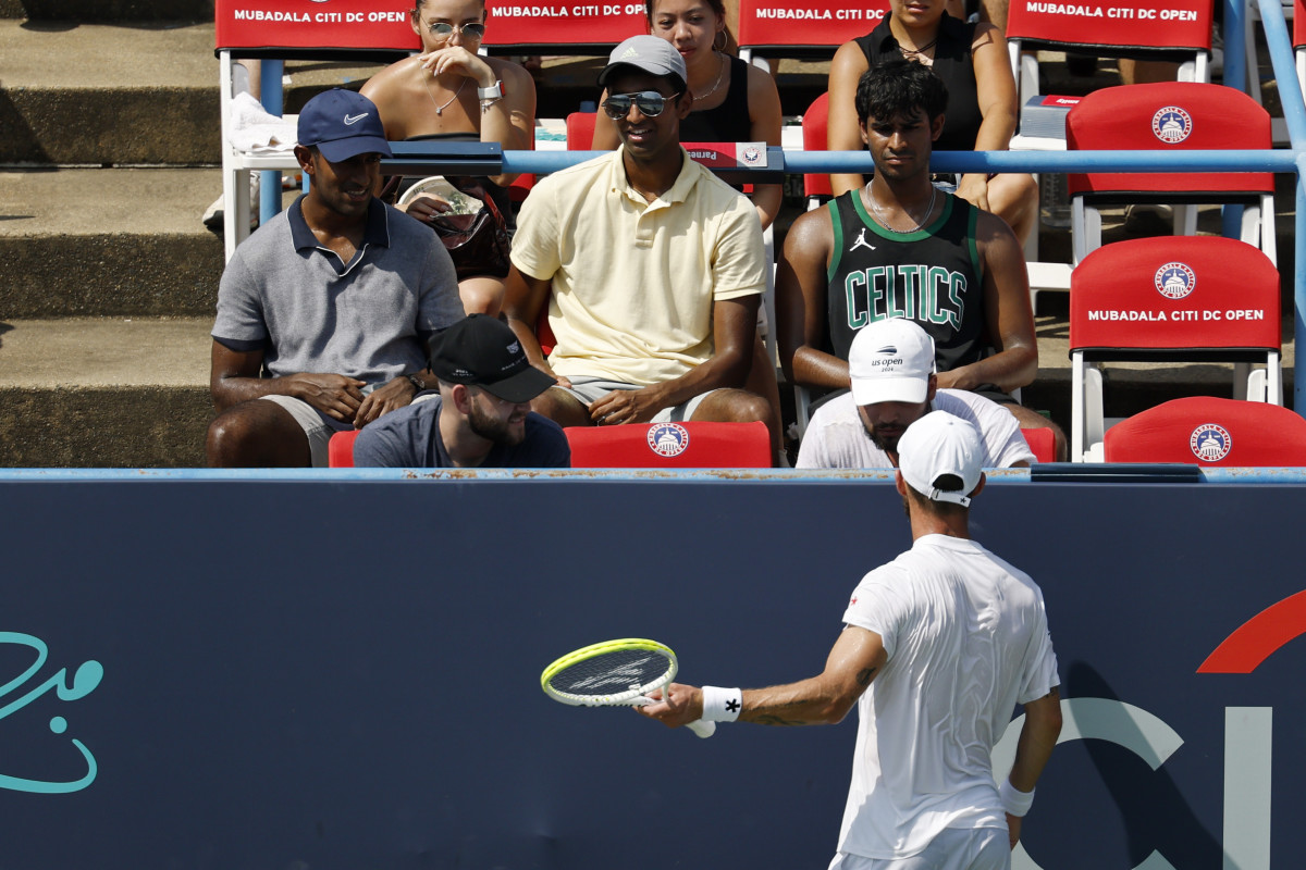 US Open Chair Umpire Kicks Out Spectator After Complaints