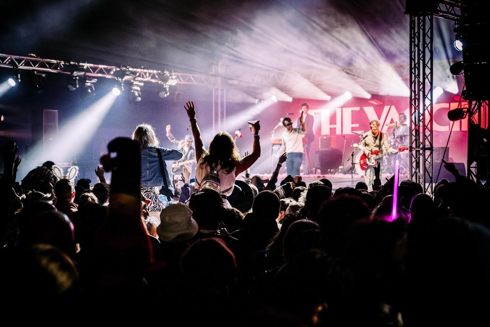 Huge indie rock band announce Bristol show to mark 15th anniversary ...