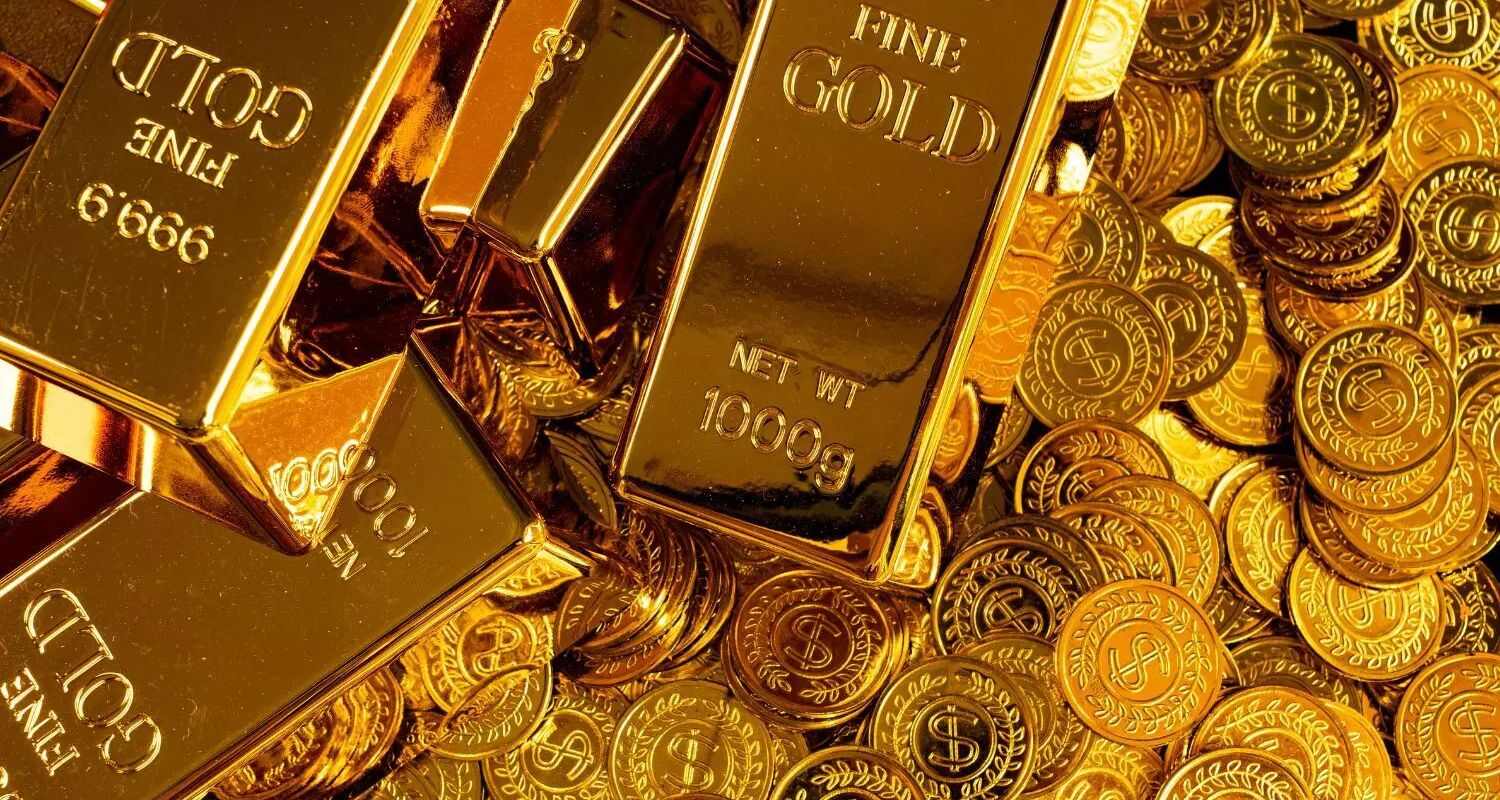 Safe-haven demand makes gold pricier by ₹600; silver back to all-time ...