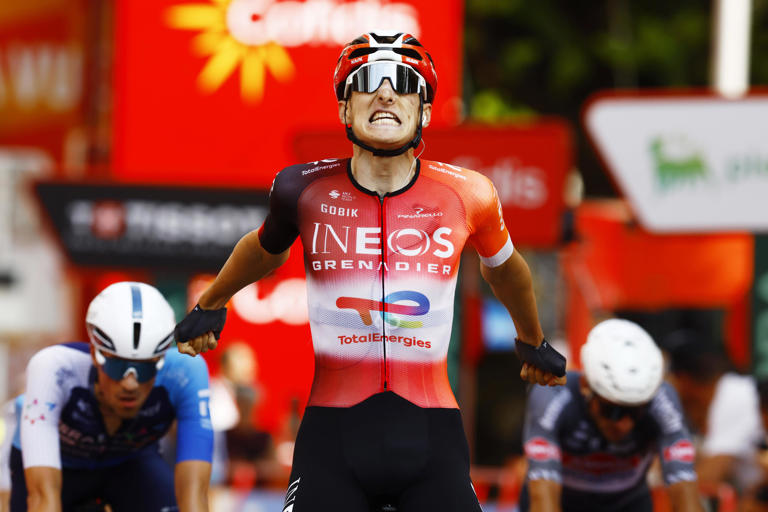 🎥 Nieuwe verrassing in Vuelta! Ben Turner klopt Jasper Philipsen die ...