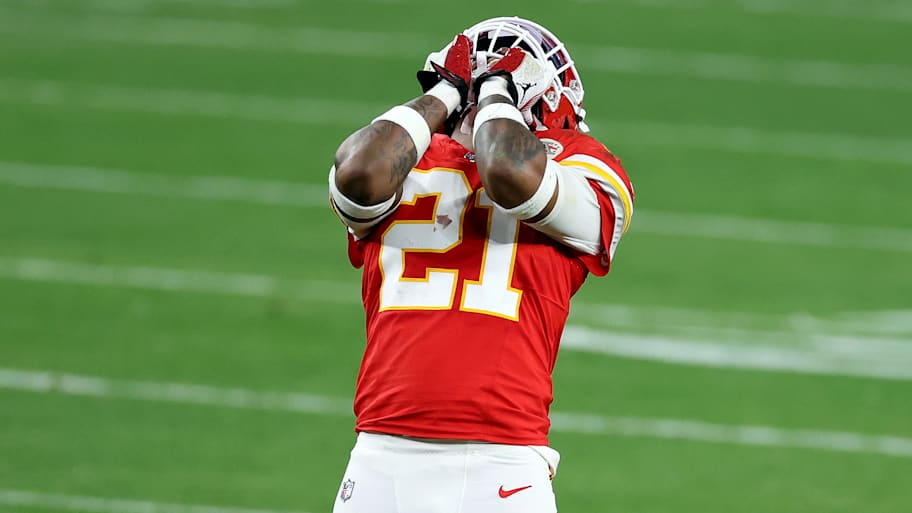 Chiefs shock fans by cutting surprise veteran on final roster day