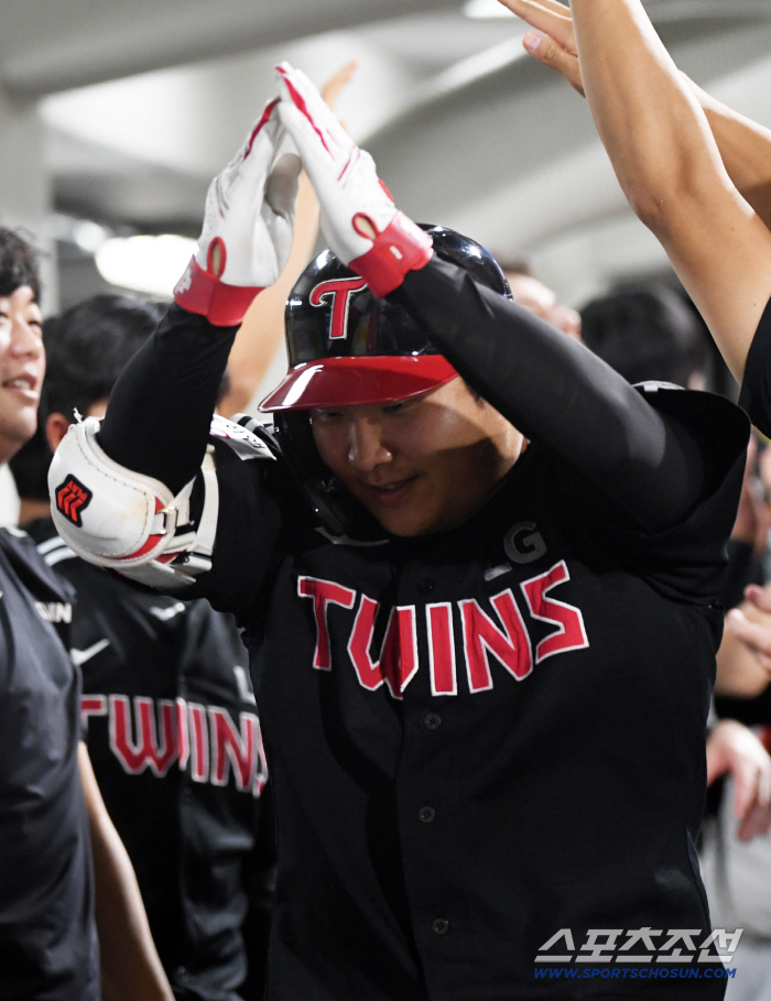 YOUNG No. 4 Moon Bo-kyung with 100 RBIs for the second consecutive year ...