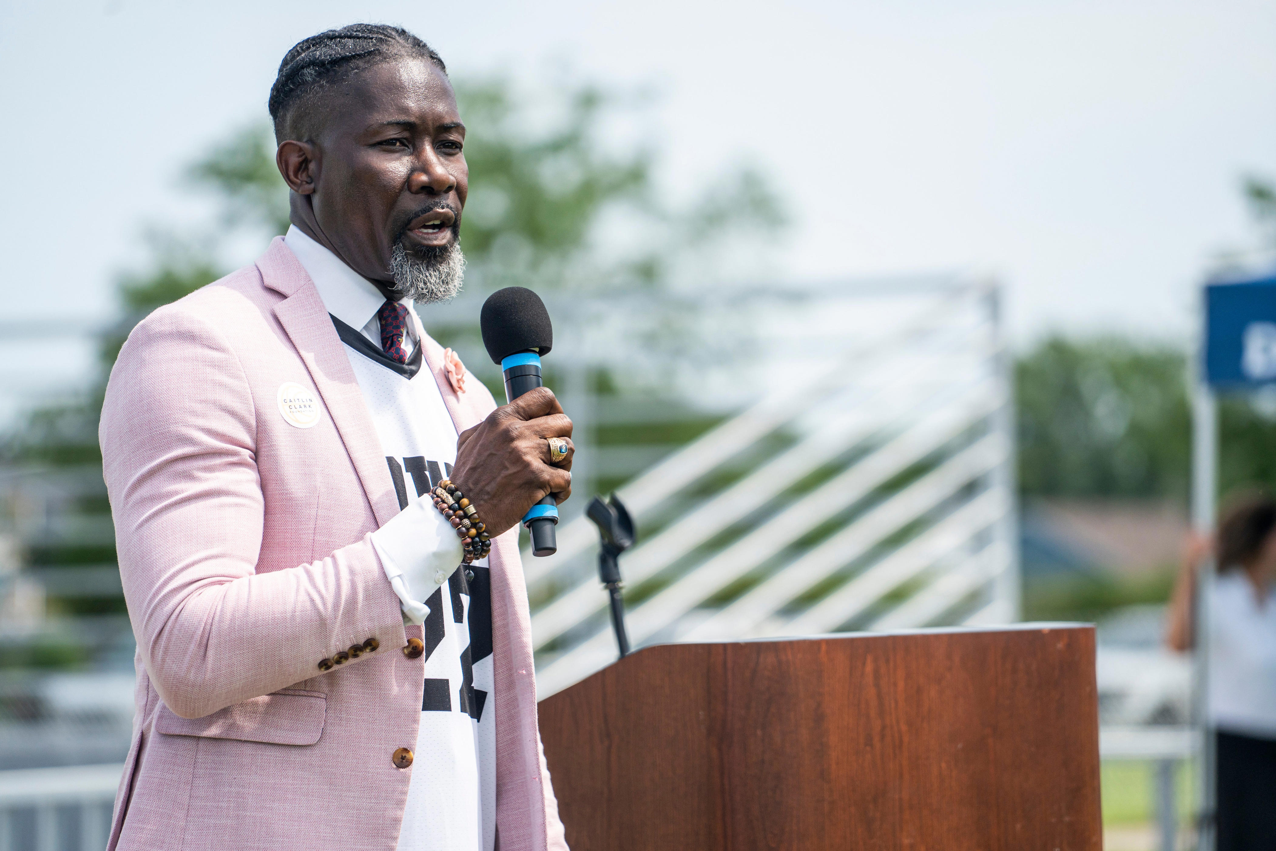 MIT and George Washington dispute Ian Roberts' claims about academic ...