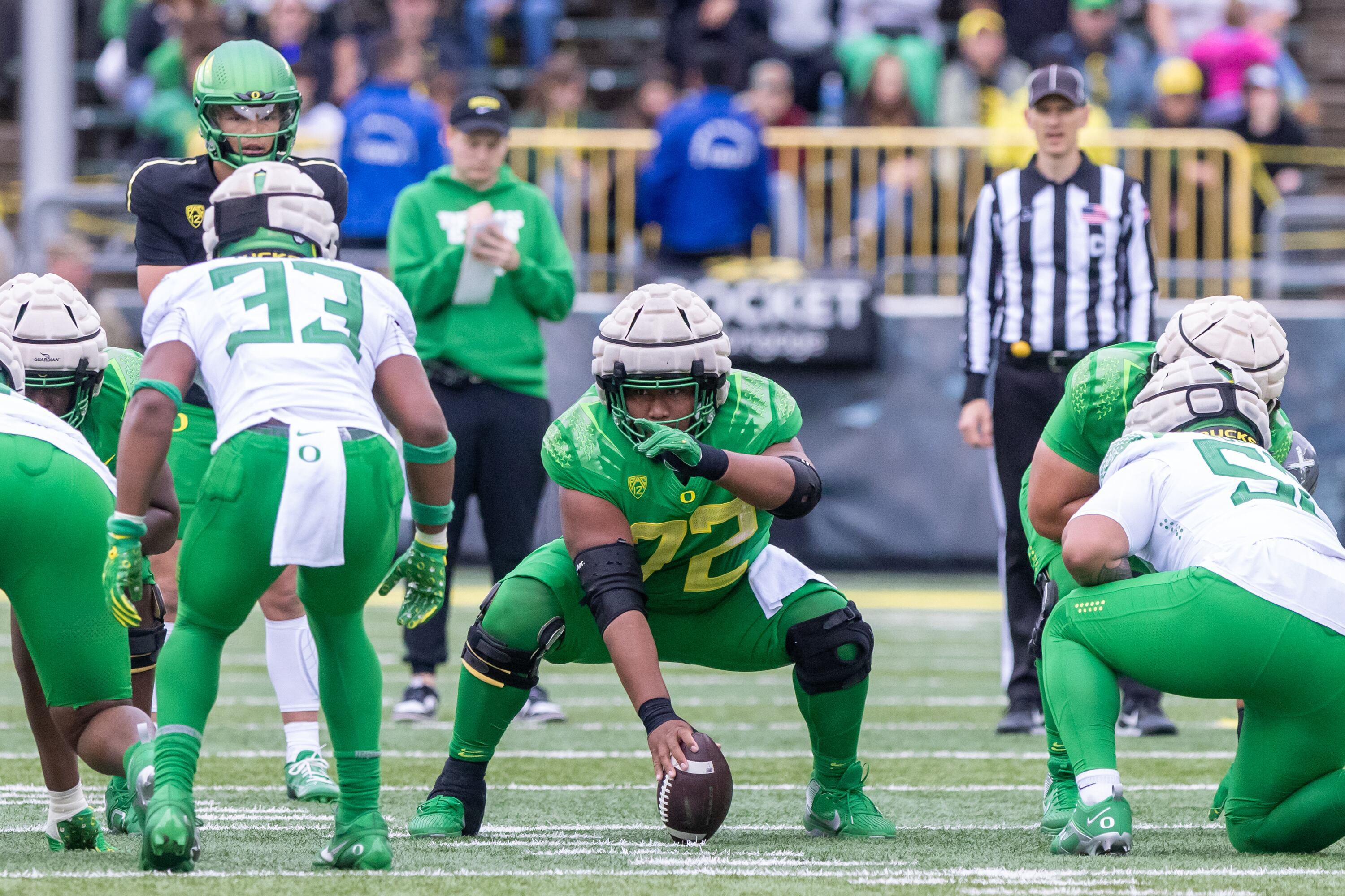 Oregon Ducks’ center balances football ferocity with musical passion
