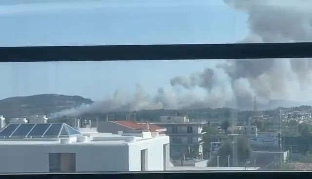 Φωτιά ξέσπασε στην Παιανία - Προειδοποιητικό μήνυμα από το 112