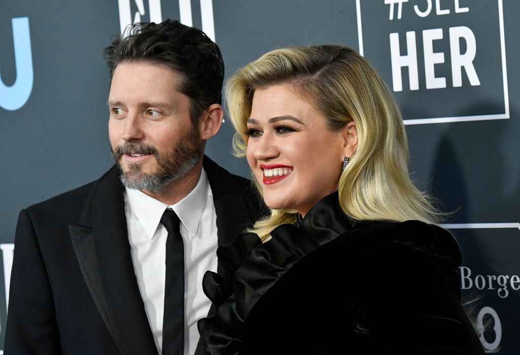 Kelly Clarkson's new family photo has fans all saying the same thing