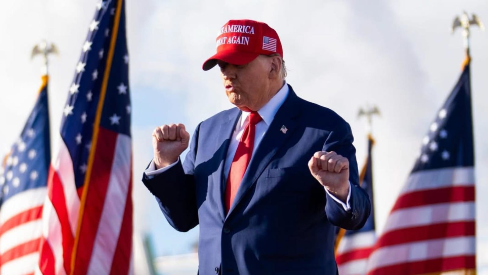 'Deteriorating' Donald Trump Is Dragging His Right Foot And Can't Walk ...